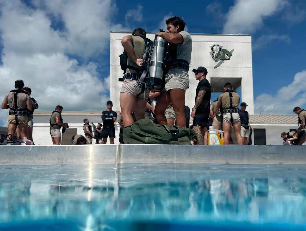 DVIDS - Images - Combat Diver Qualification Course Students Training ...