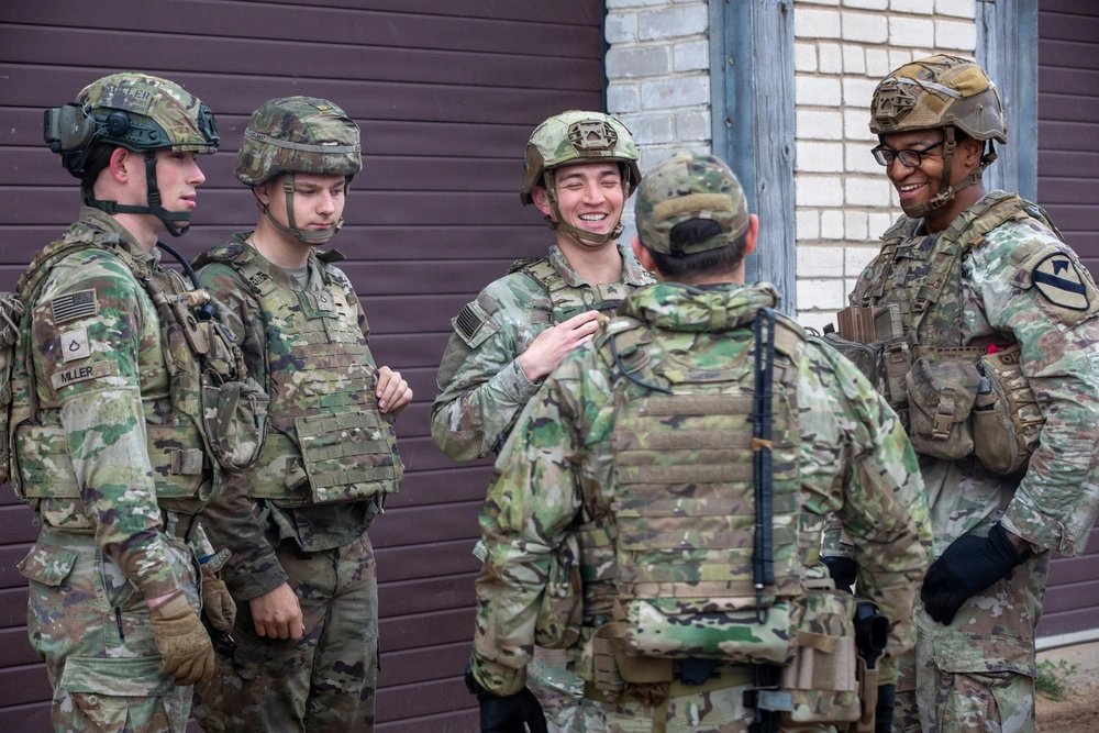 DVIDS - Images - U.S. Army Soldiers conduct pistol marksmanship ...