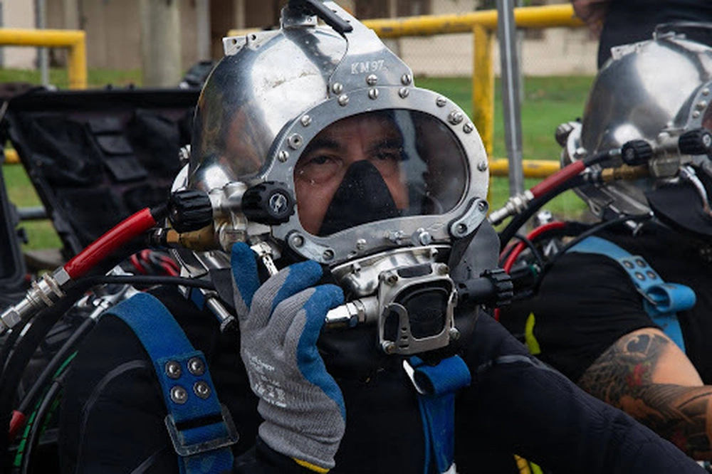 DVIDS - Images - U.S. Army and ACP Divers Conduct Combined Underwater ...