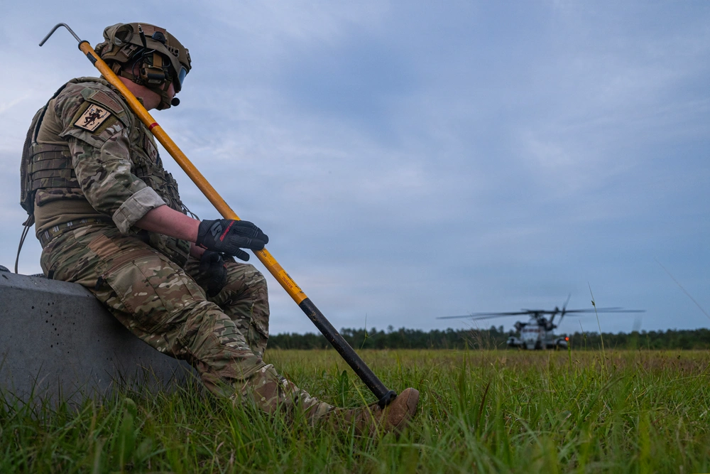 DVIDS - Images - 621st CRG HST Supports HMHT-302 Aircrew Training ...