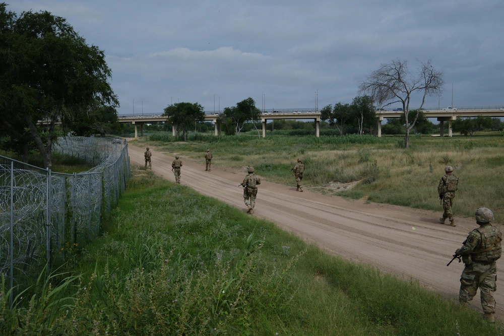 DVIDS - Images - The 130th MEB emplaces concertina wire along U.S ...