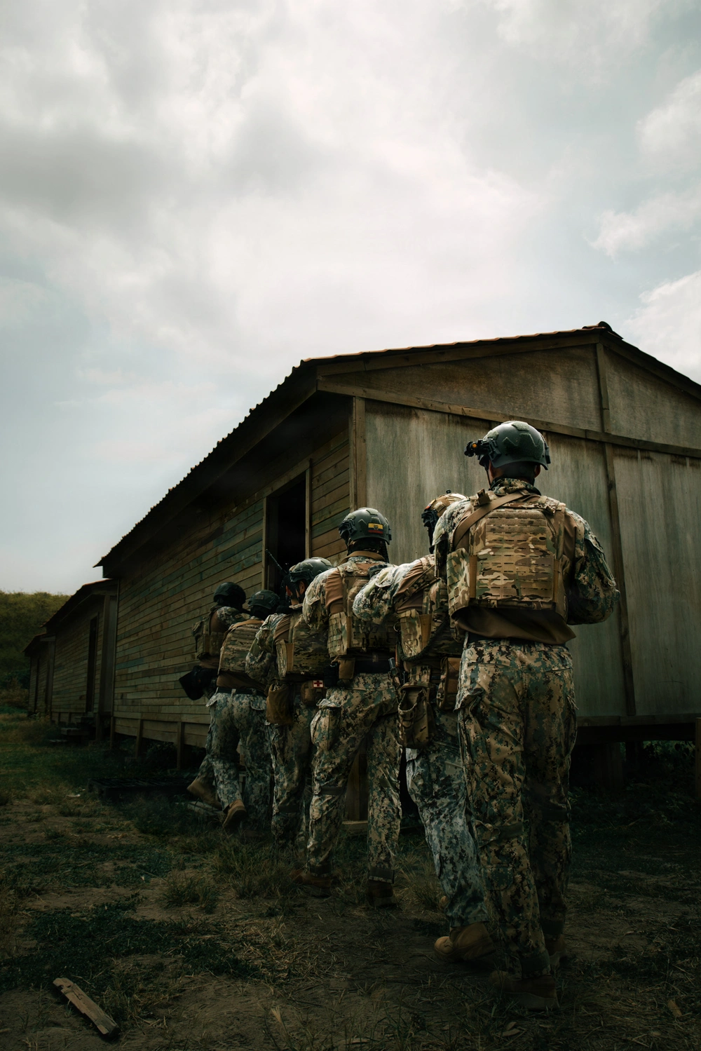 DVIDS - Images - U.S. Army Green Berets train alongside Ecuadorian ...
