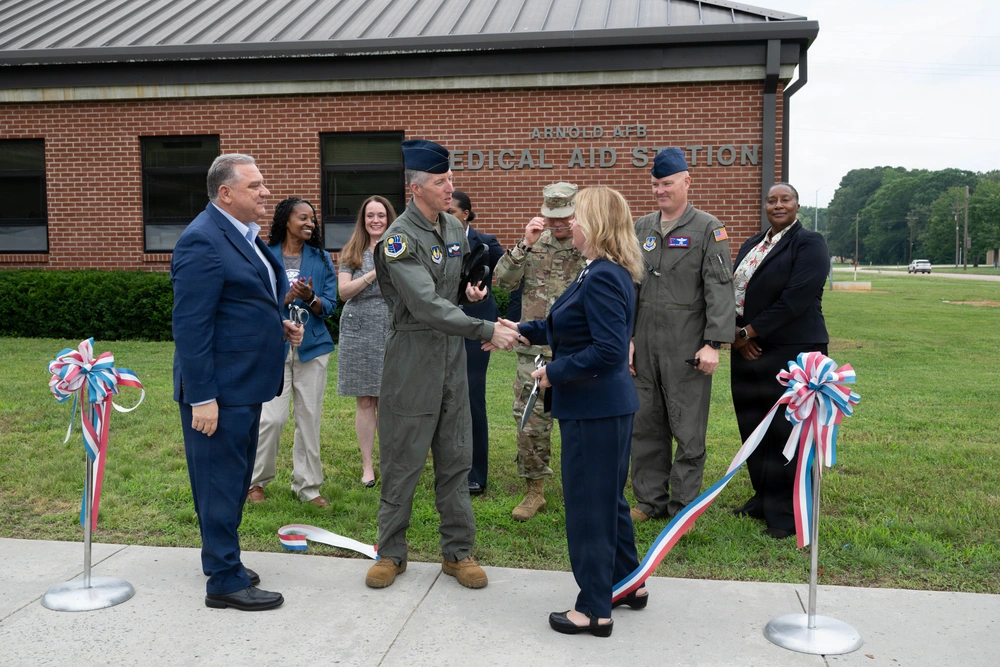 DVIDS - Images - AEDC, VA cut ribbon on clinic expansion [Image 3 of 3]