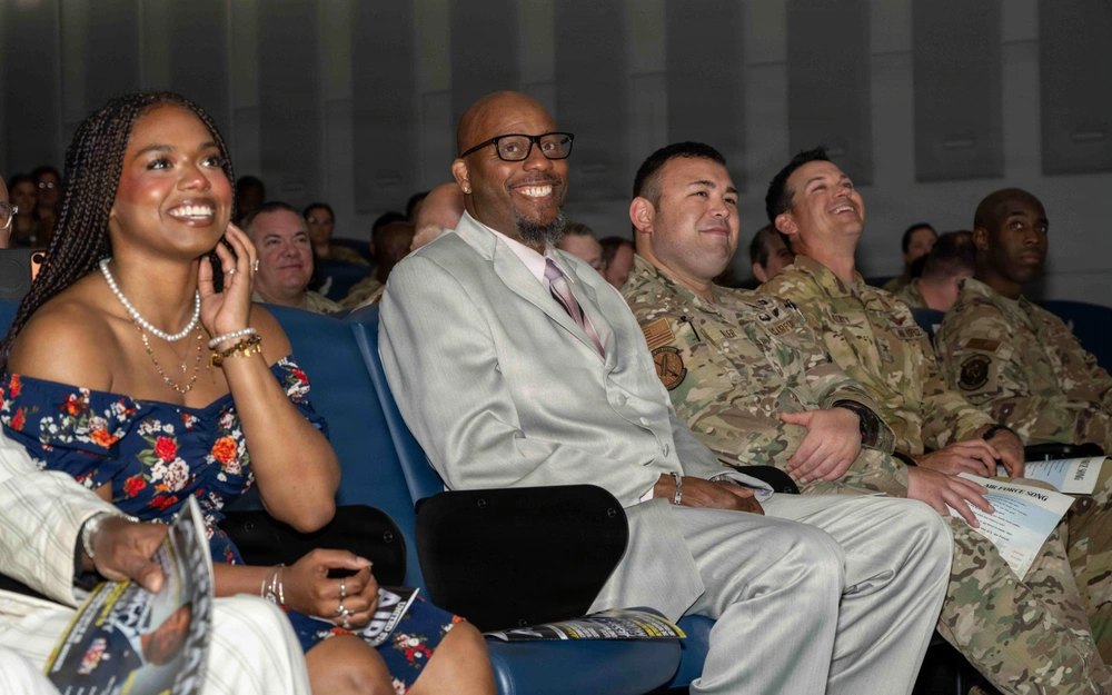 DVIDS - Images - Honoring 24 years of service: CMSgt Murray bids ...