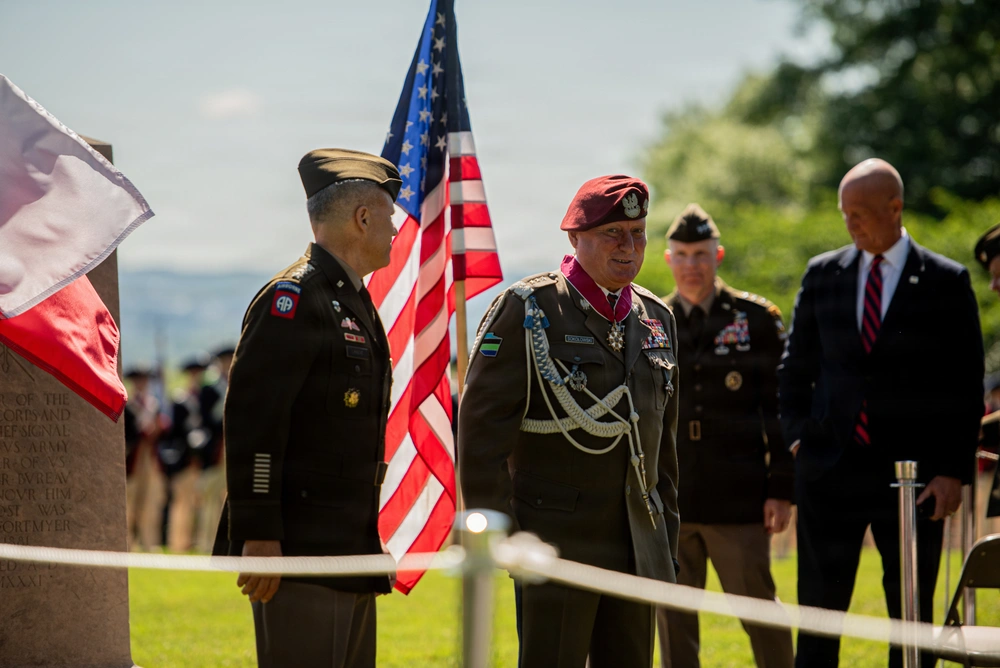 DVIDS - Images - Army Full Honors Arrival for Lt. Gen. Marek Sokołowski ...