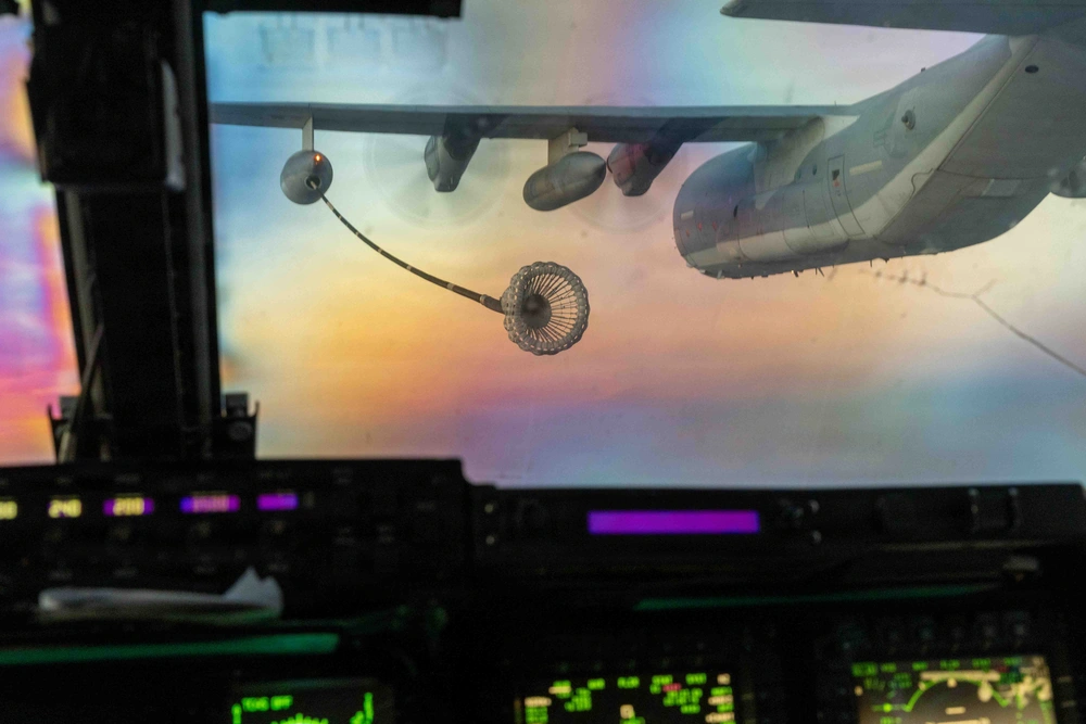 DVIDS - Images - LCF-24: In Flight Refueling [Image 21 of 22]