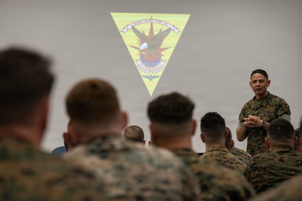 DVIDS - Images - SMMC Ruiz visits 2nd MAW [Image 6 of 10]