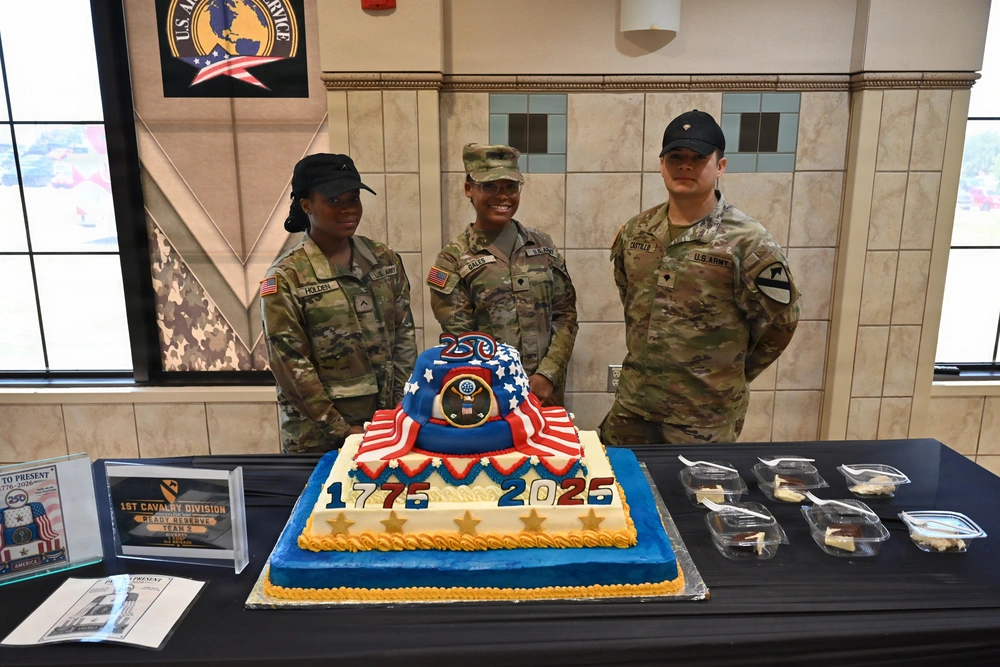 DVIDS - Images - Soldiers batter up for America's birthday [Image 2 of 2]