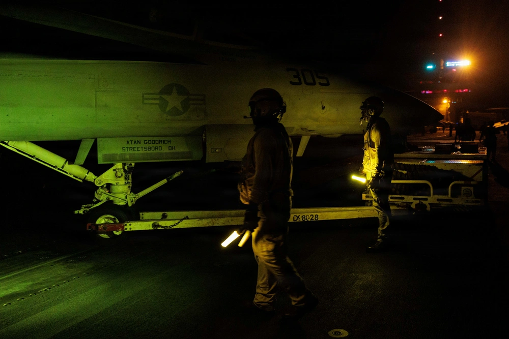 DVIDS - Images - USS George H.W. Bush signals an F/A-18E Super Hornet ...