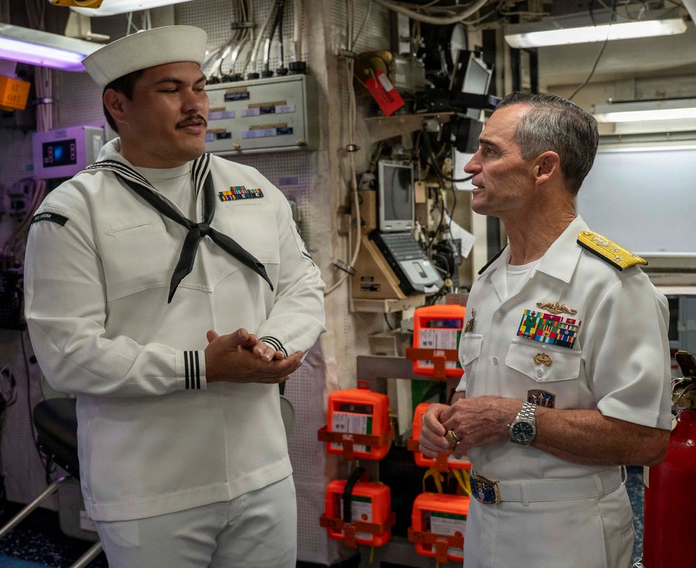 DVIDS - Images - Commander, U.S 2nd Fleet Visits USS Lasen (DDG 82 ...