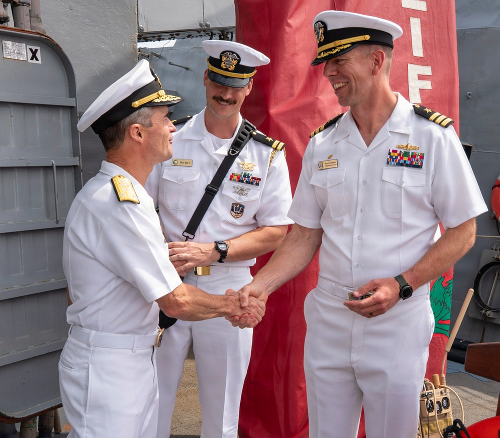 DVIDS - Images - Commander, U.S 2nd Fleet Visits USS Lasen (DDG 82 ...