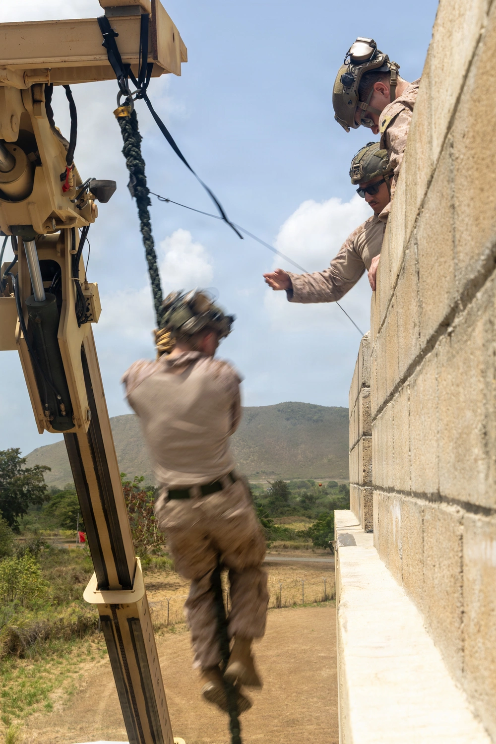DVIDS - Images - LCF-24: Fast-Rope Qualifications [Image 5 of 6]