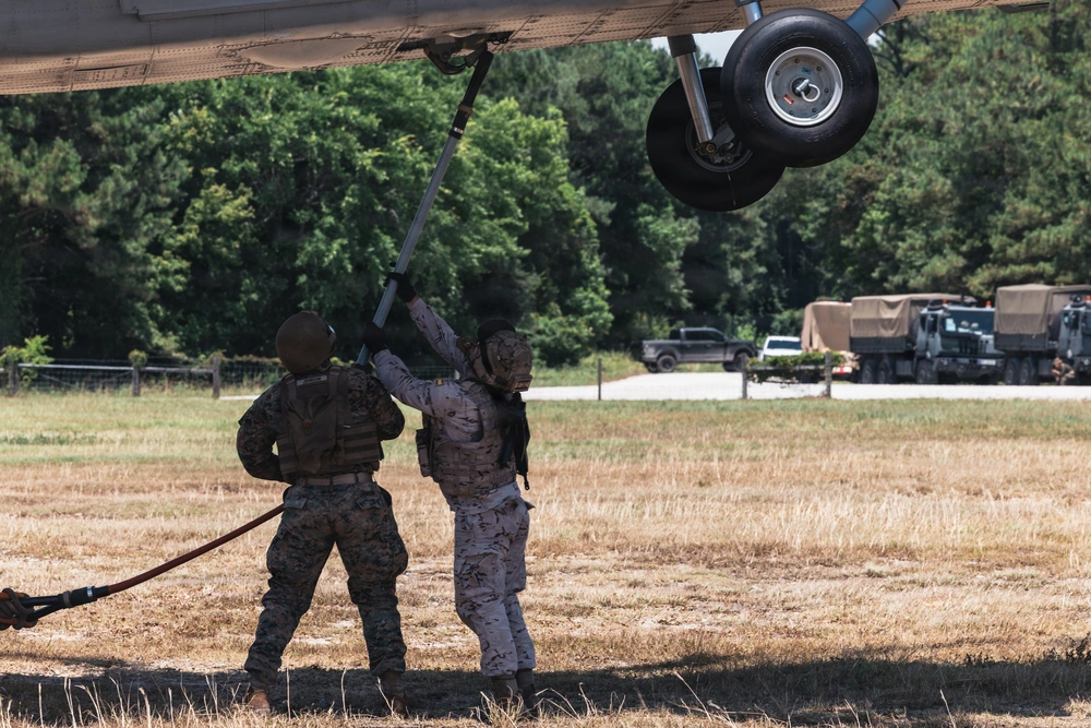 DVIDS - Images - Fleet Exercise 250 | Bilateral Helicopter Support Team ...