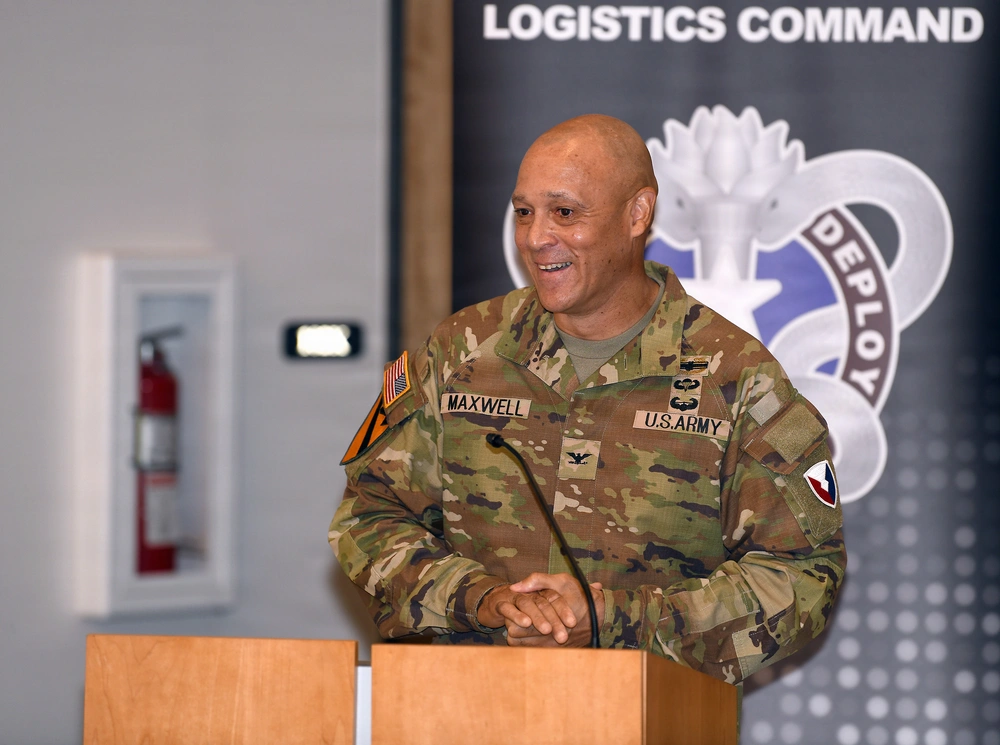 DVIDS - Images - Maxwell speaks during ceremony [Image 3 of 4]