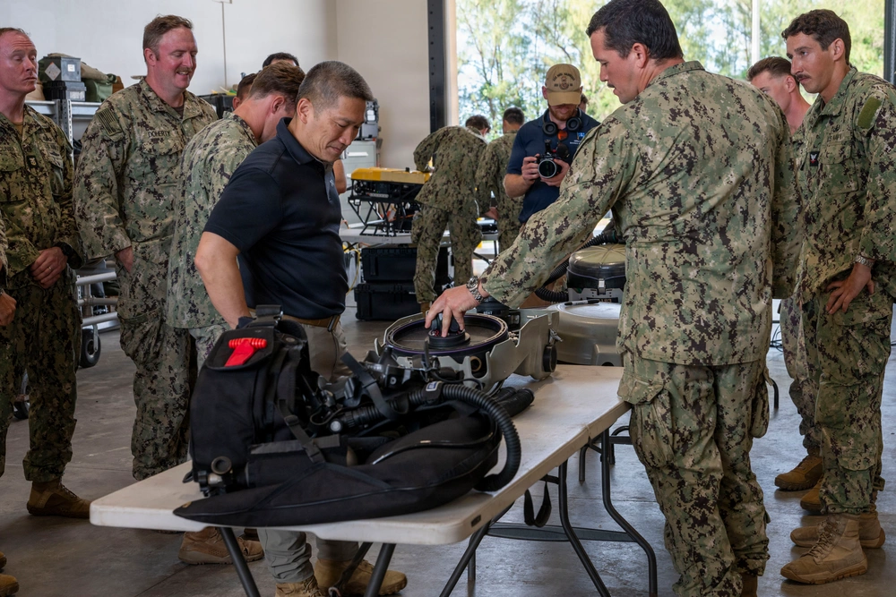 DVIDS - Images - Acting SECNAV visits EODMU5 [Image 3 of 8]